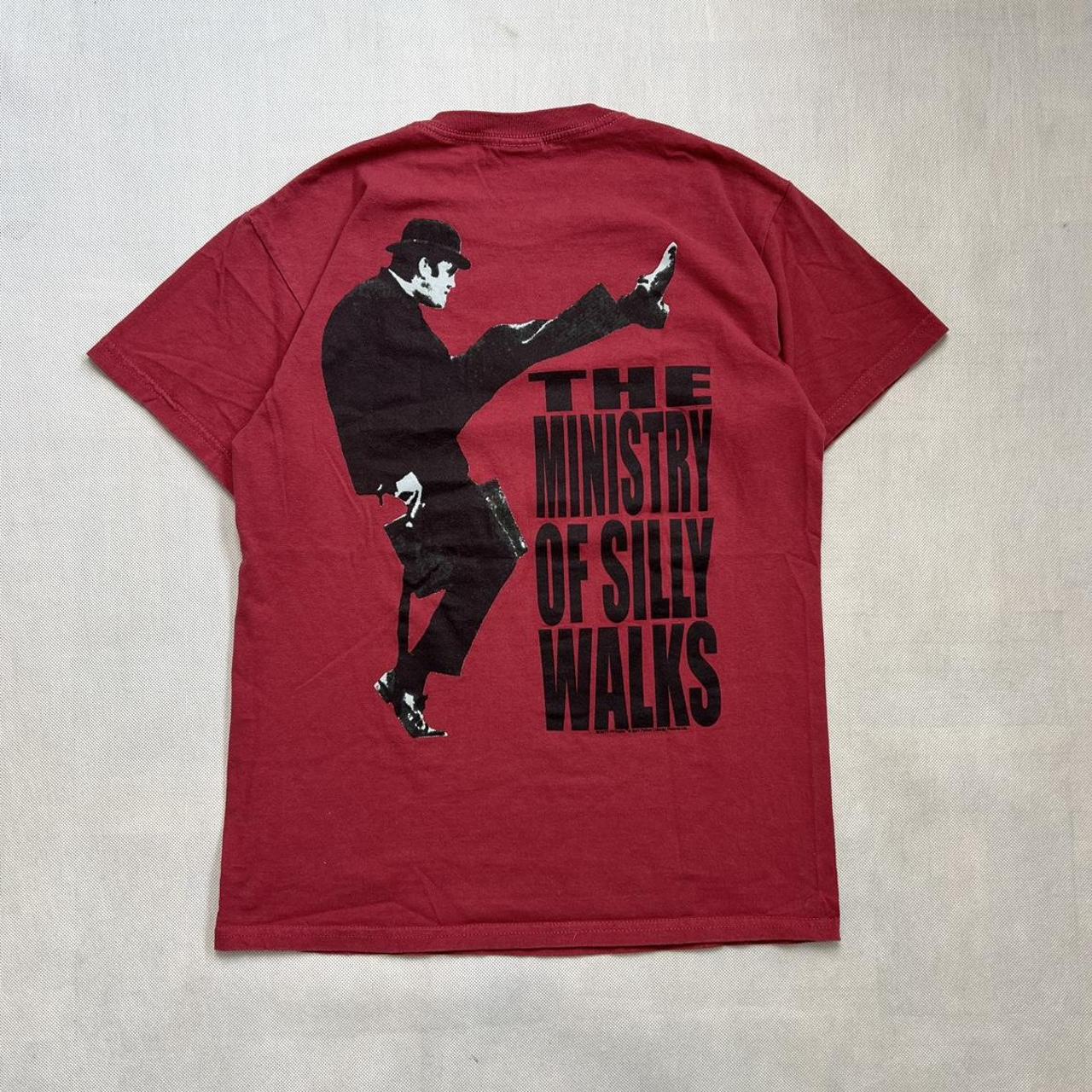 Tshirt Monty Python 2001 vintage 90’s Fit:... - Depop