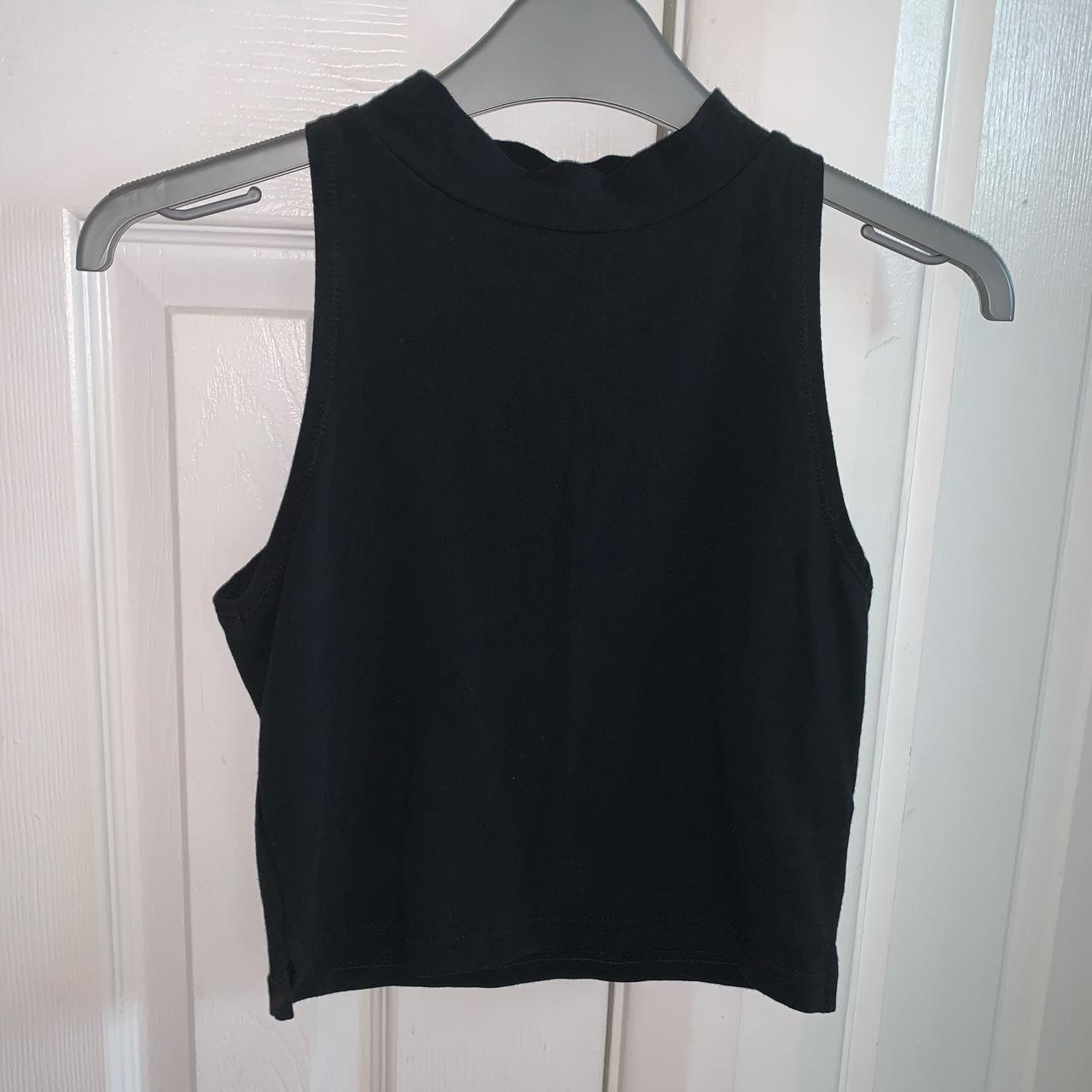 Topshop black cropped short sleeve top size 8 - Depop