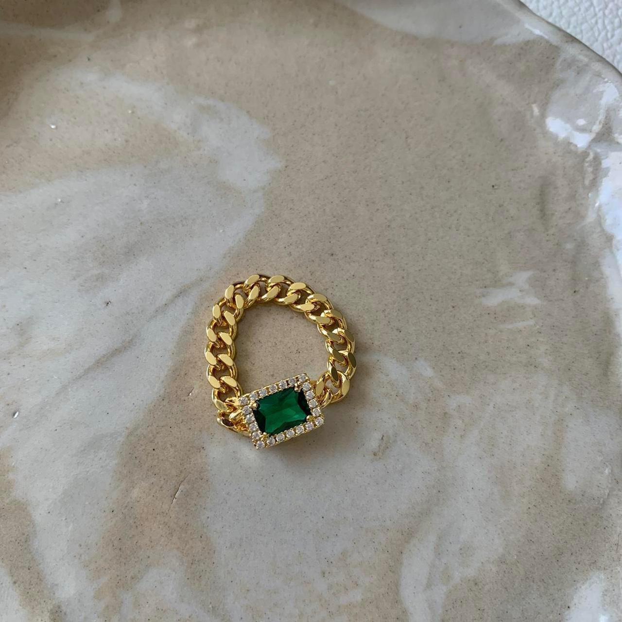 Emerald chic gold chain ring Very chic unique design... - Depop