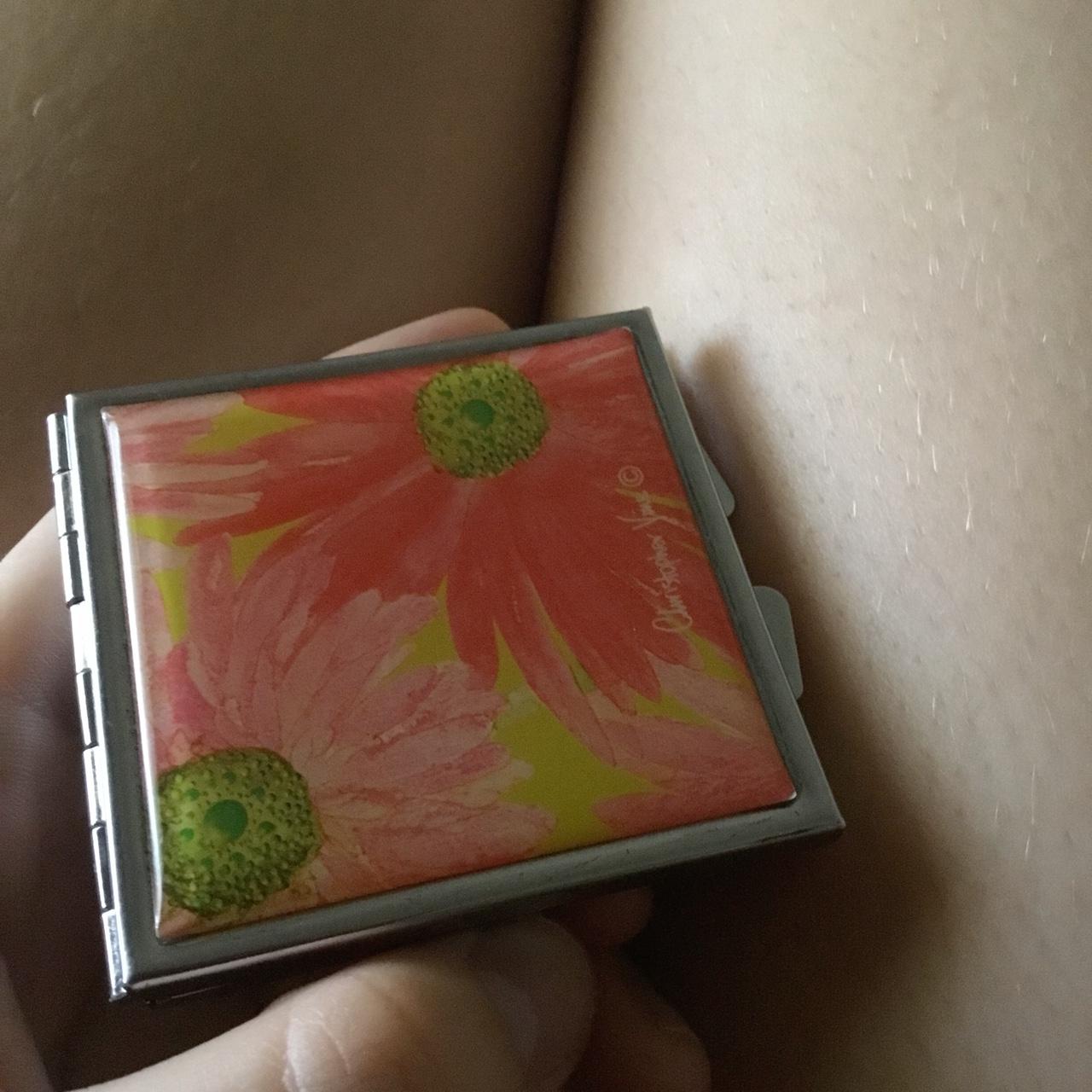 Little cute compact mirror! Great to place in your... - Depop