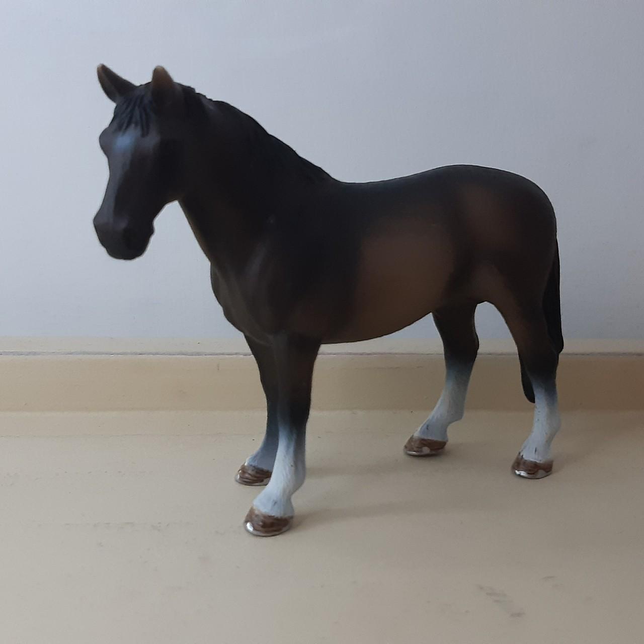 Two RETIRED 2008 Schleich Hanoverian Stallions... - Depop