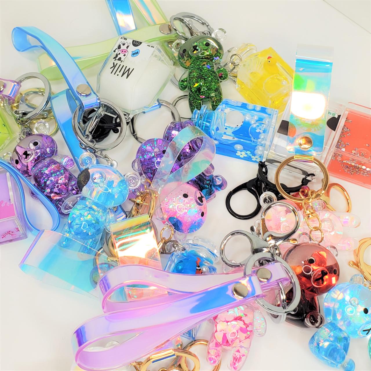 LIQUID GLITTER BOTTLE CLOWN FISH KEYCHAIN - CLEAR... - Depop