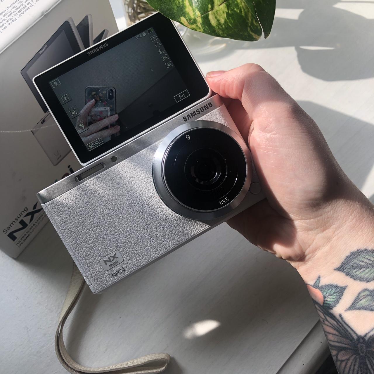 SAMSUNG NX MINI DIGITAL CAMERA WHITE FLIP SCREEN FEW... - Depop