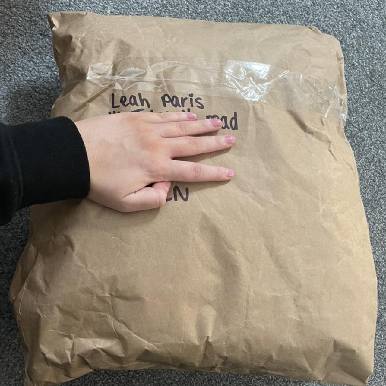 @leahparis PLEASE DO NOT BUY - Depop