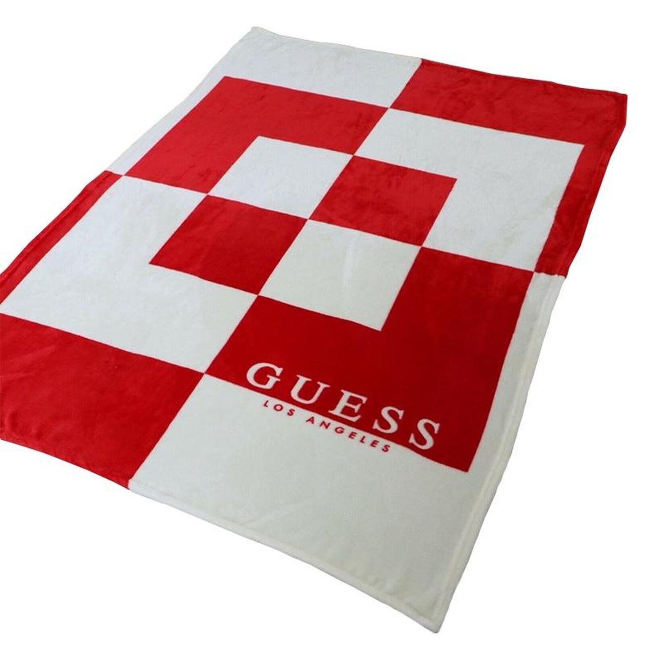 🔺RARE🔺 Guess Los Angeles Plush Blanket ⬜️ White &... - Depop