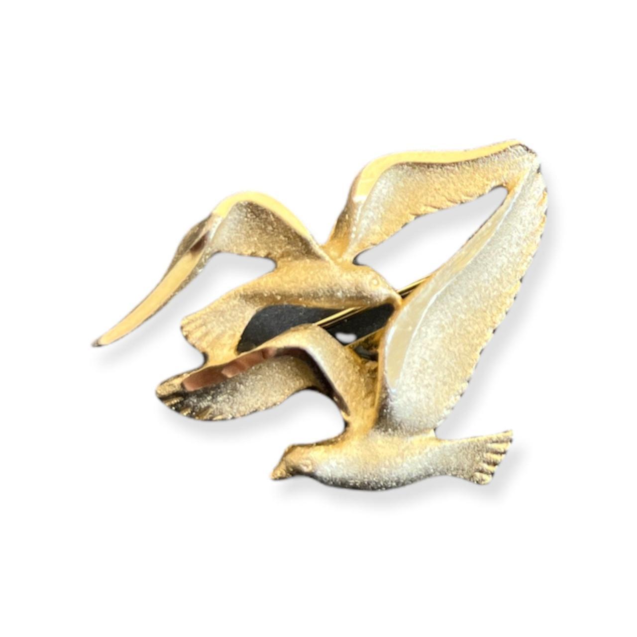 Vintage Gold Tone Pair of Birds Flock of Seagulls... - Depop