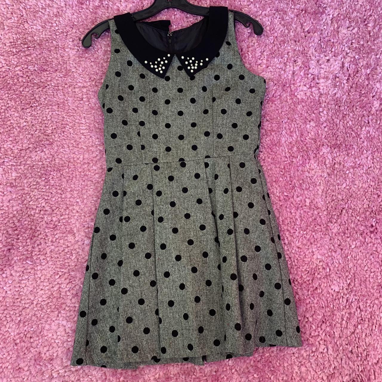 Super cute preppy little dress with cute lil pearl... - Depop