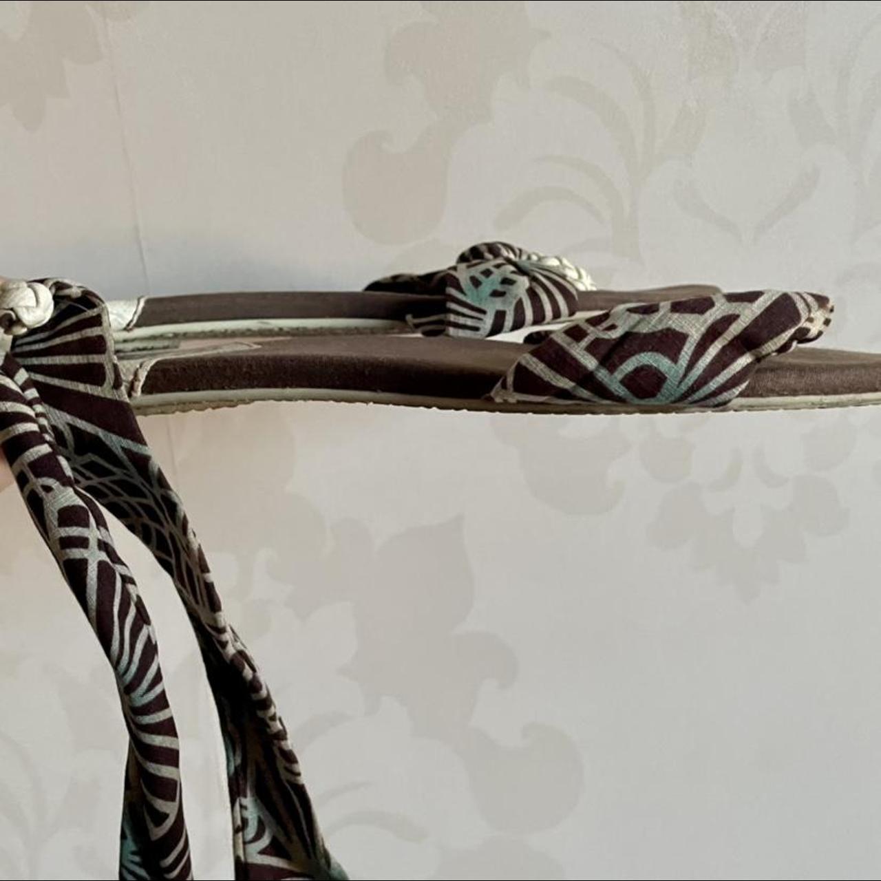 Sandali bassi con laccetto alla caviglia Bershka,... - Depop