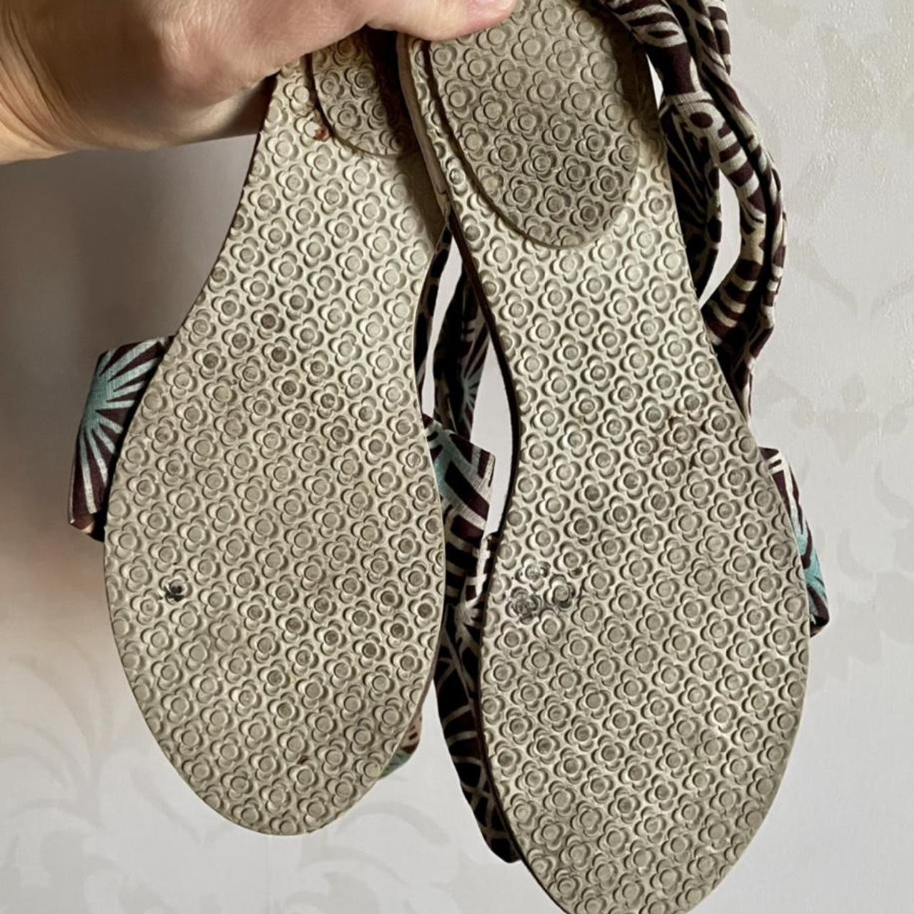 Sandali bassi con laccetto alla caviglia Bershka,... - Depop