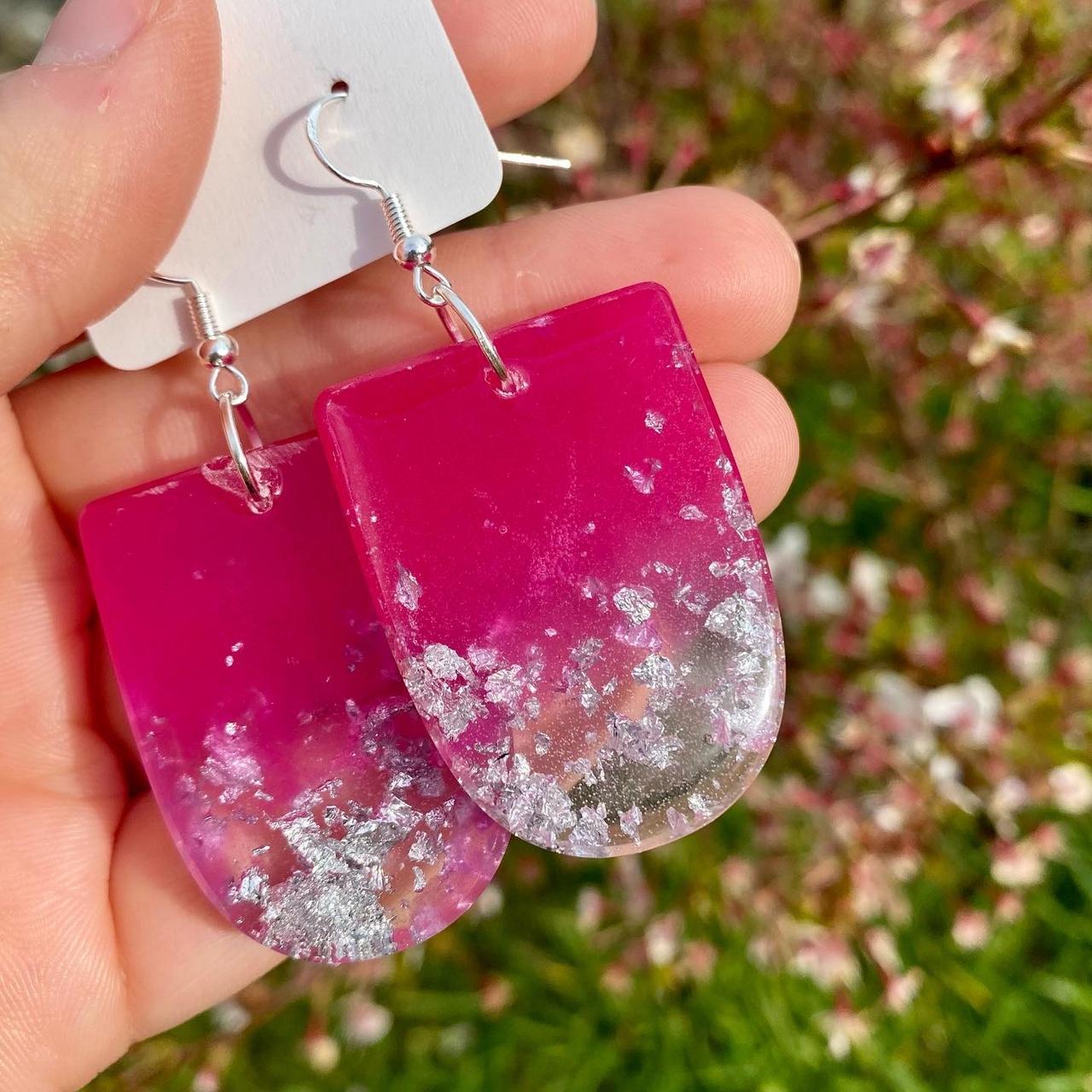 Silver flakes ombré pink resin earrings square 💐... - Depop