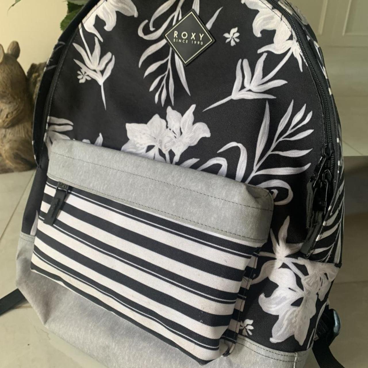 Roxy grey and black bag In good condition Pm for... - Depop