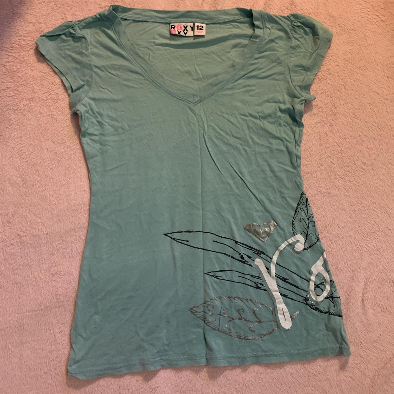 Vintage green Roxy shirt Design goes across to back... - Depop