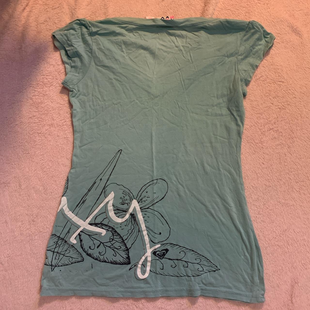 Vintage green Roxy shirt Design goes across to back... - Depop