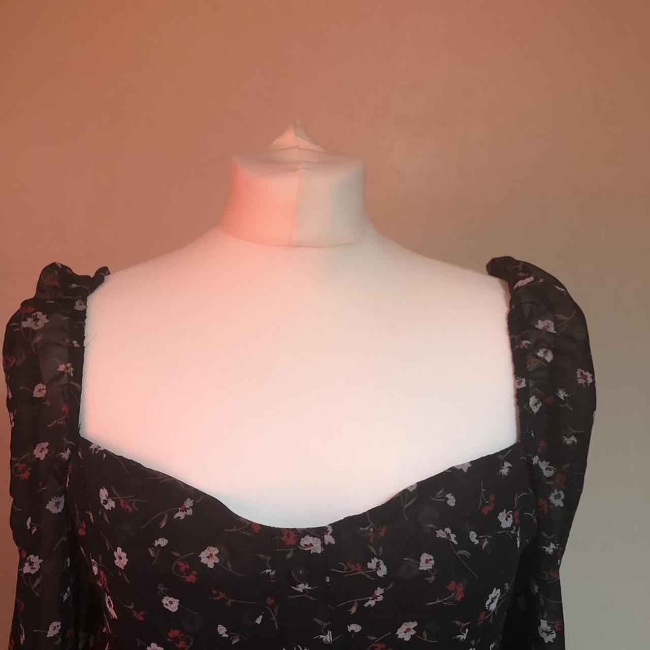 Missguided floral dress with sweetheart neckline... - Depop