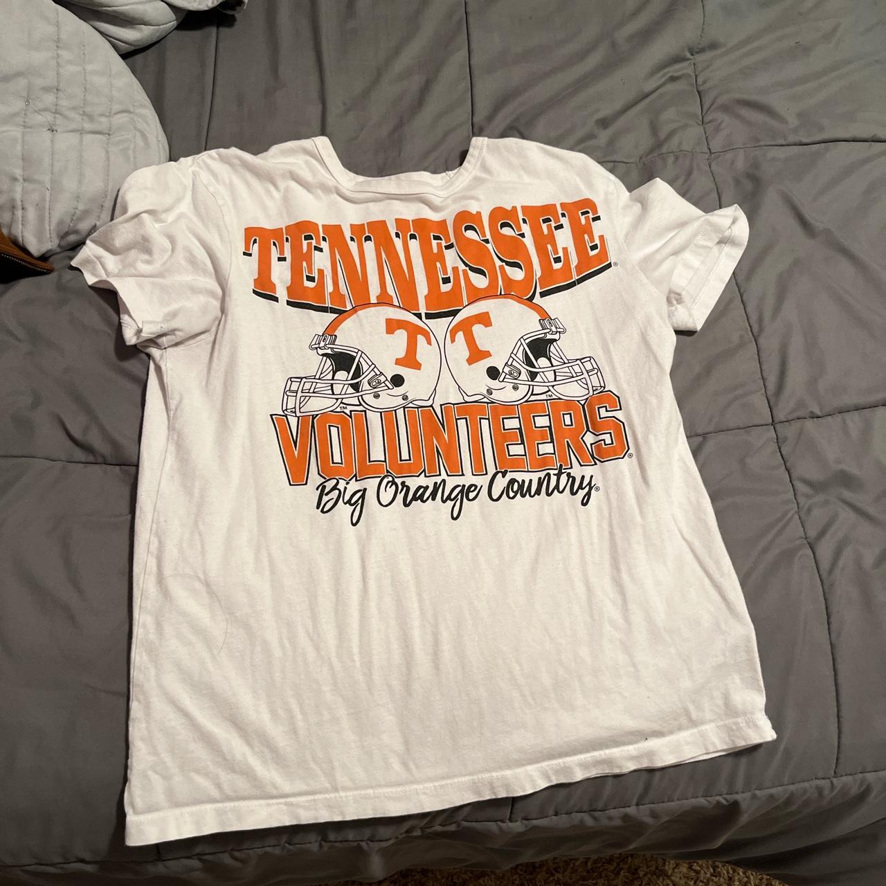 vintage tennessee football shirt size M but fits a... - Depop