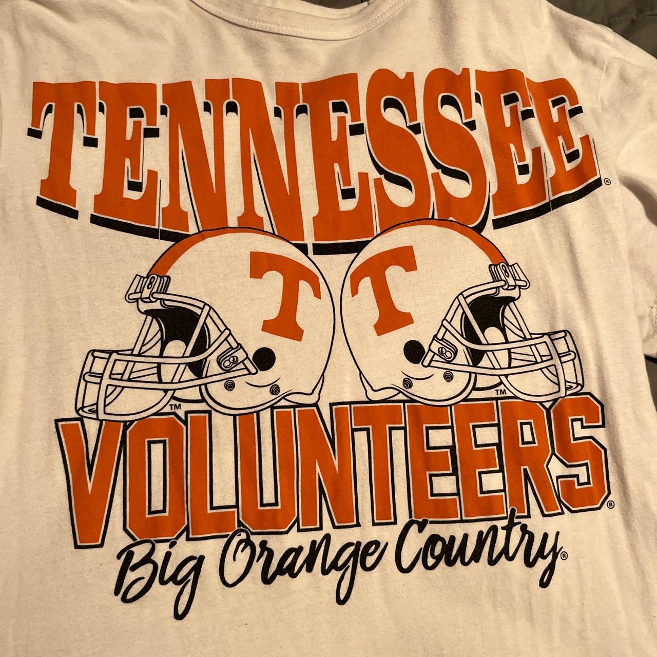 vintage tennessee football shirt size M but fits a... - Depop