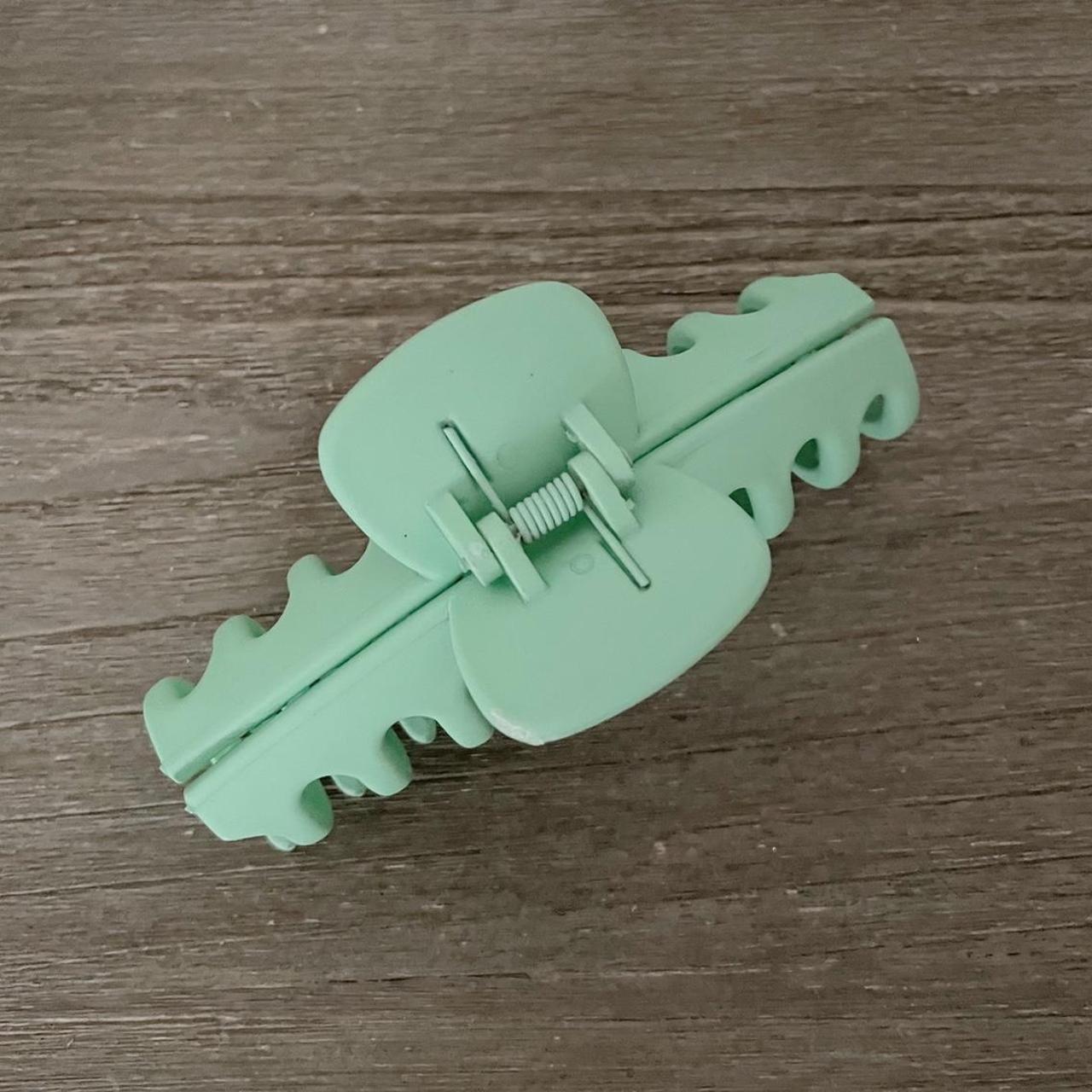 Glassons 90’s Pastel Green Matte Claw Clip. super... - Depop