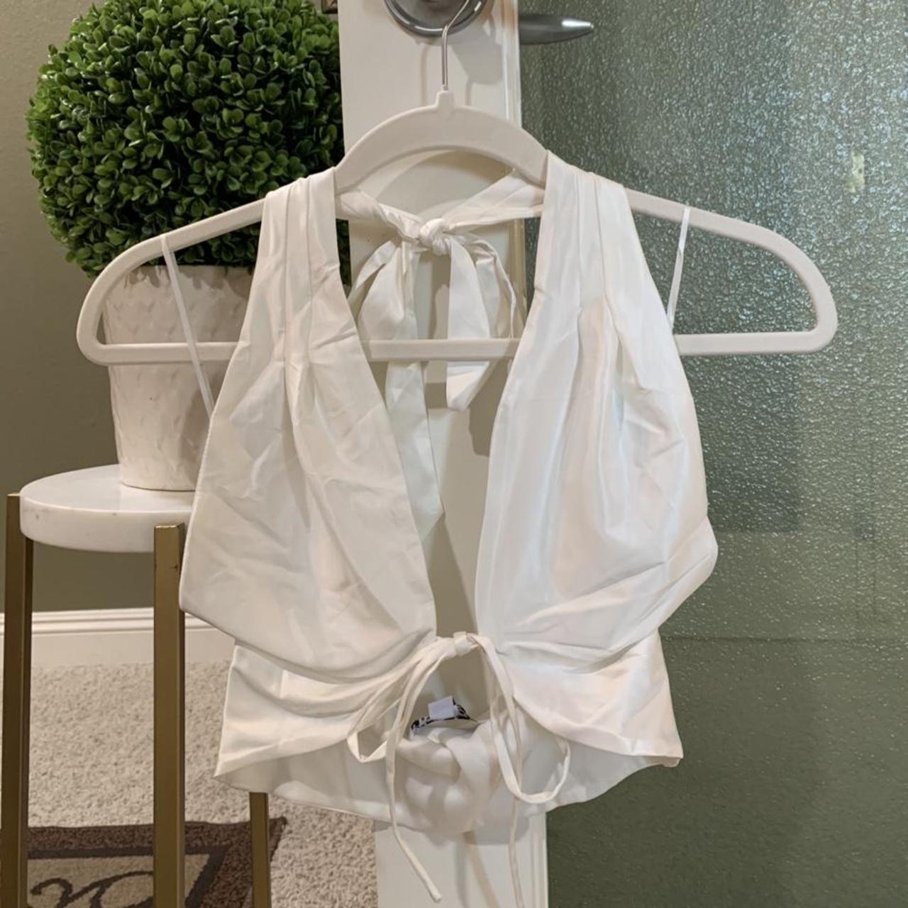 š¤satin Halter Crop Top With The Most Flattering Look Depop