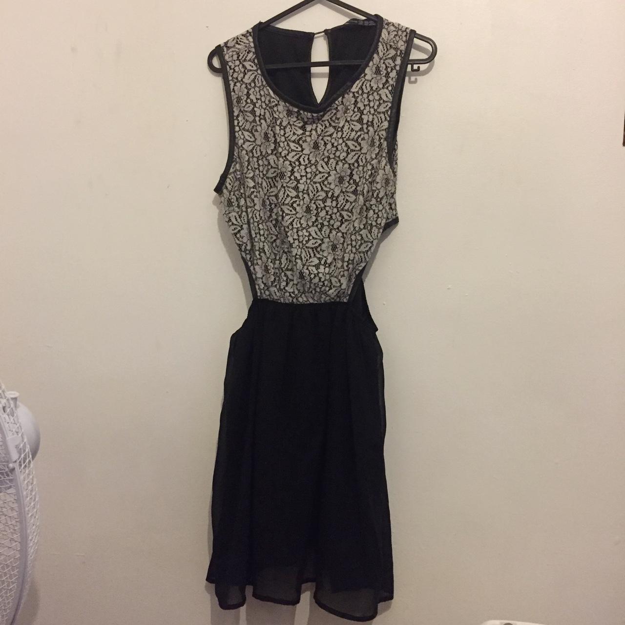 Pretty little dress, perfect do summer size 12... - Depop