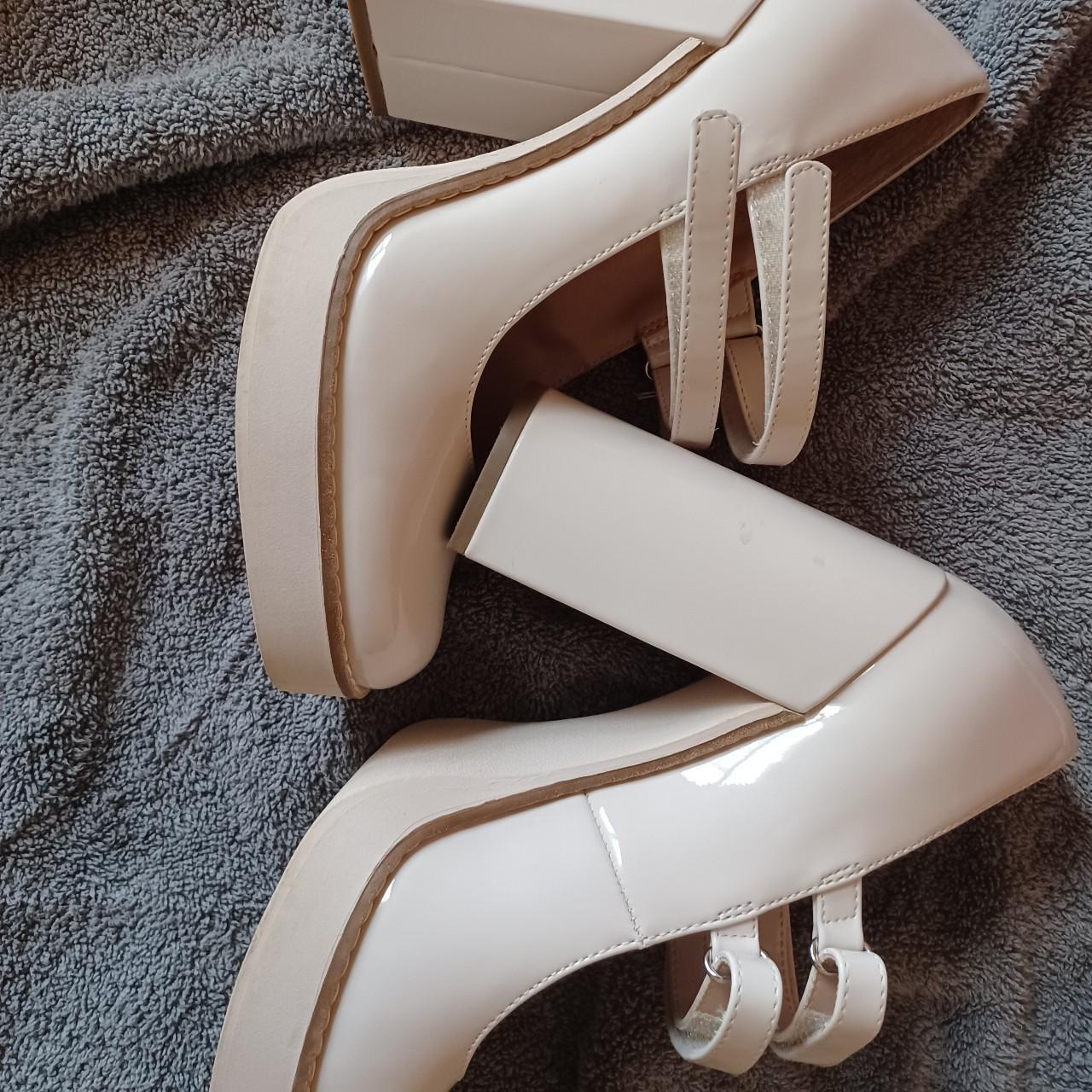 Steve Madden Women's Cream Courts | Depop