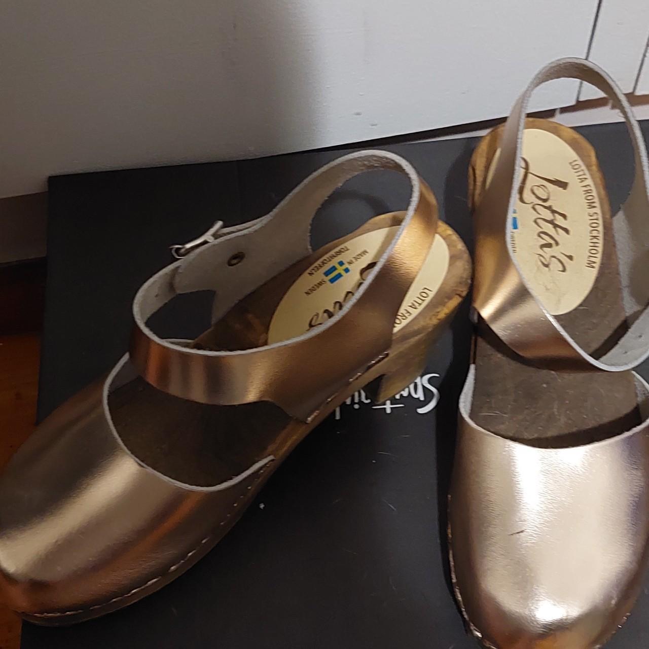 Size 36uk Rose gold clogs Brand new, brand lotus - Depop