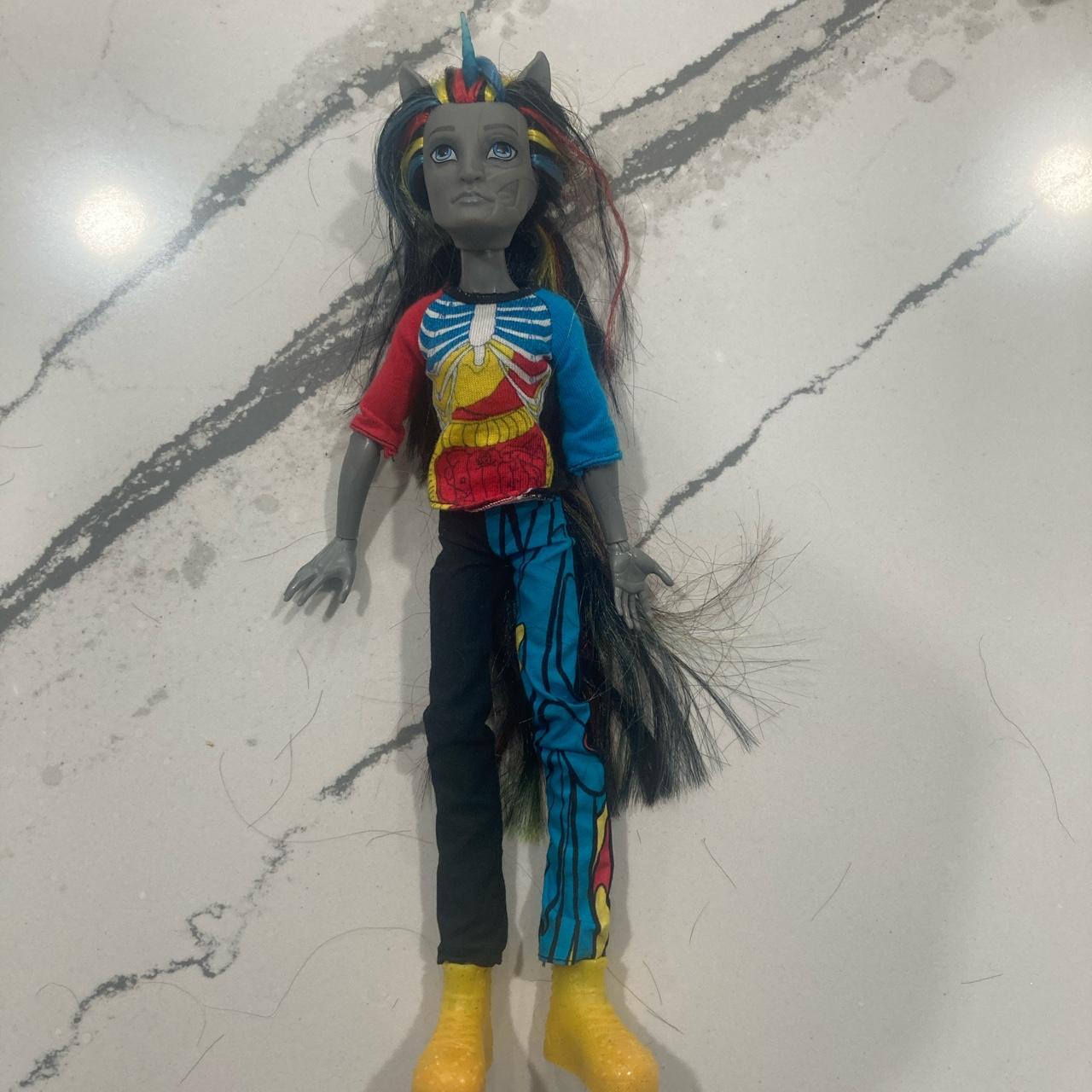 monster high freaky fusion neighthan rot hybrid... - Depop