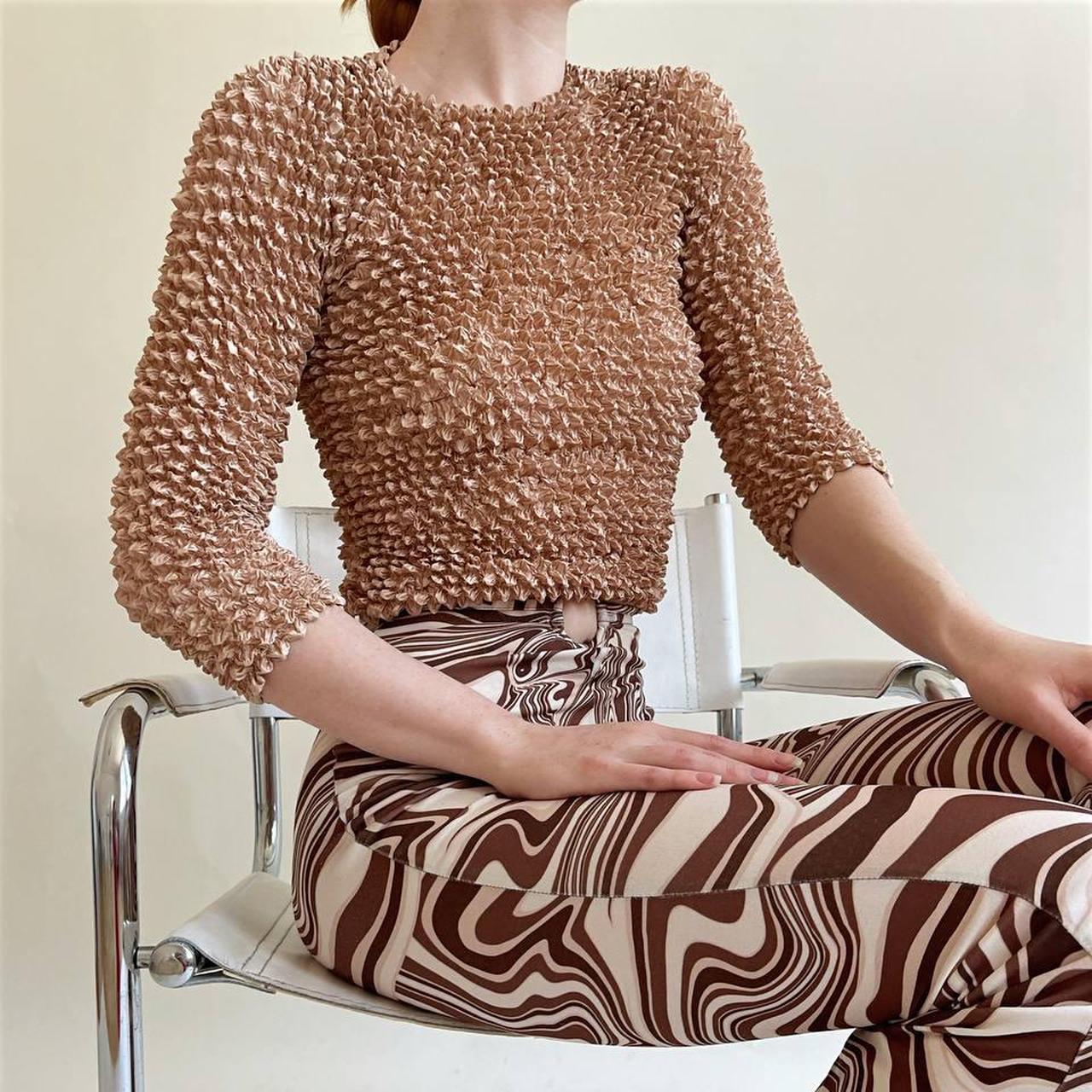 Y2K popcorn bronze crop top, very special... - Depop