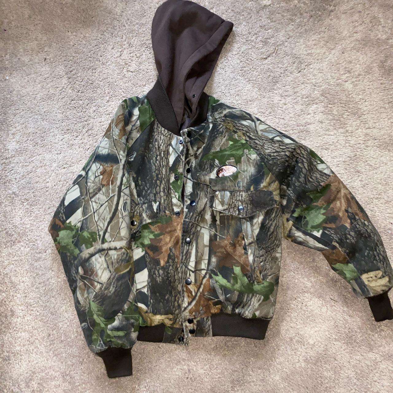Real Tree Camo Bass Pro Shops Jacket - Depop