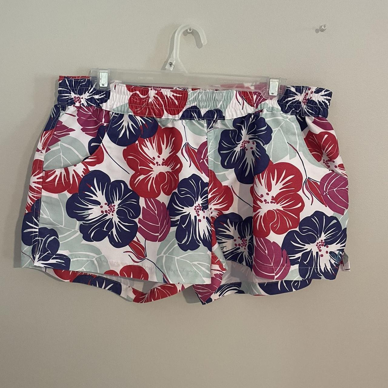 Super fun Hawaiian flower print shorts from carve... - Depop