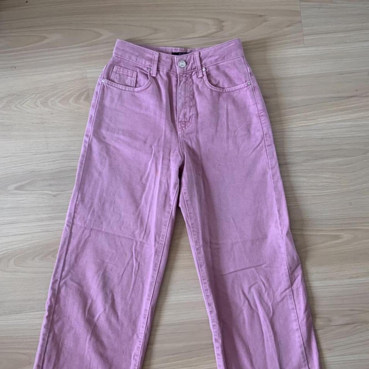 Pantalon en jean de couleur rose, wide leg /... - Depop