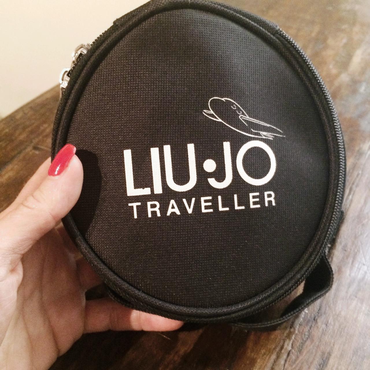 Liu-Jo set da viaggio completo di spazzolino e... - Depop