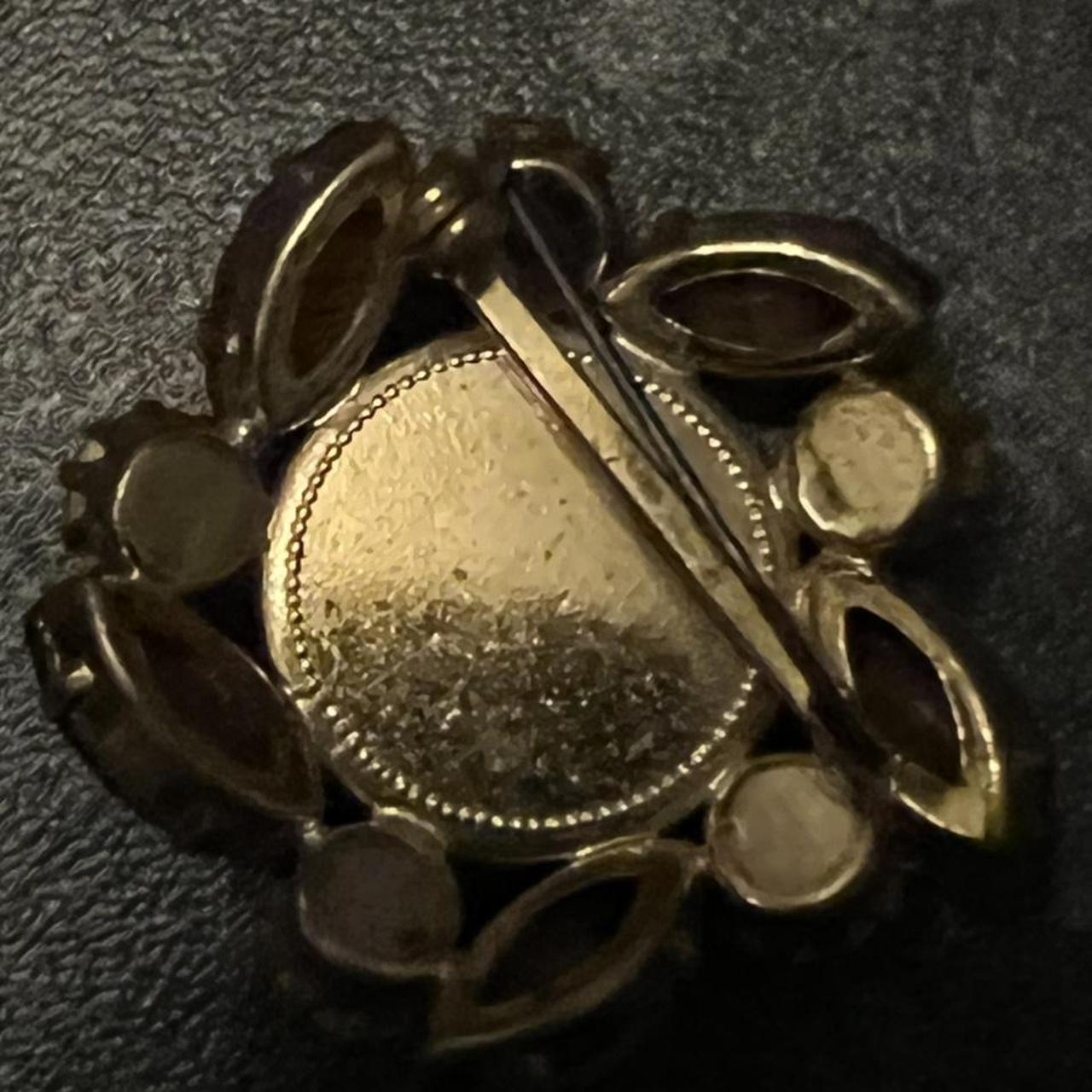 Vintage stunning cabochon flower brooch. PLEASE PAY... - Depop