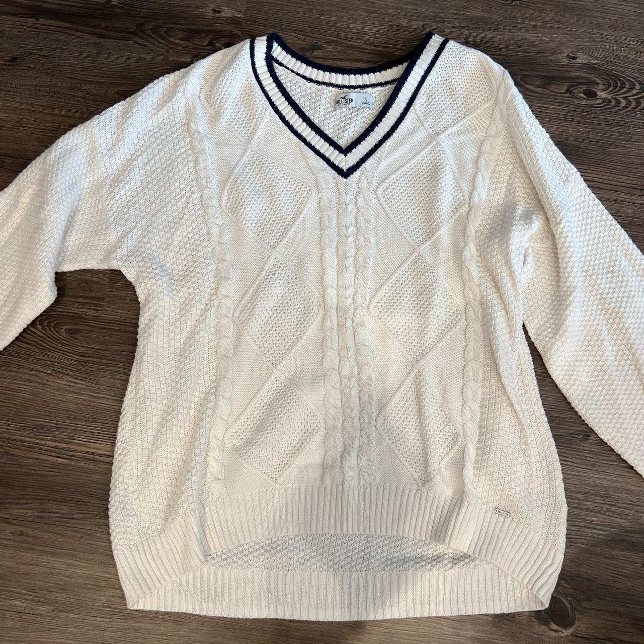 Hollister super cute and comfortable sweater Size L... - Depop