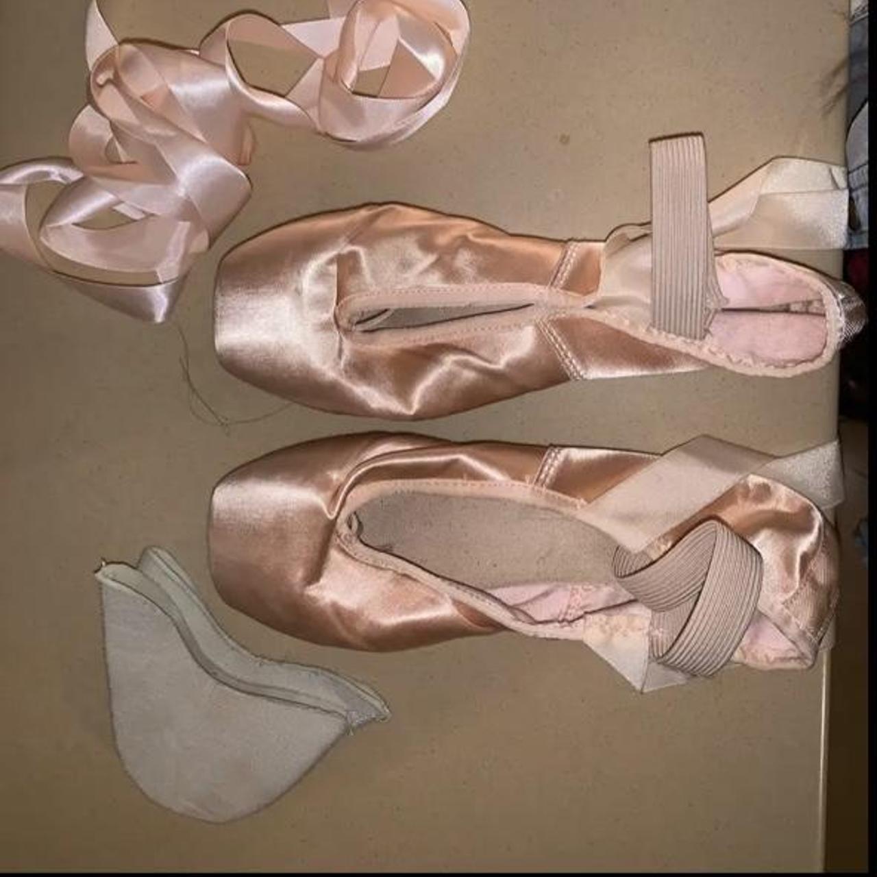 CHACOTT POINTE SHOES BALLET SHOES Size 25 D M -... - Depop