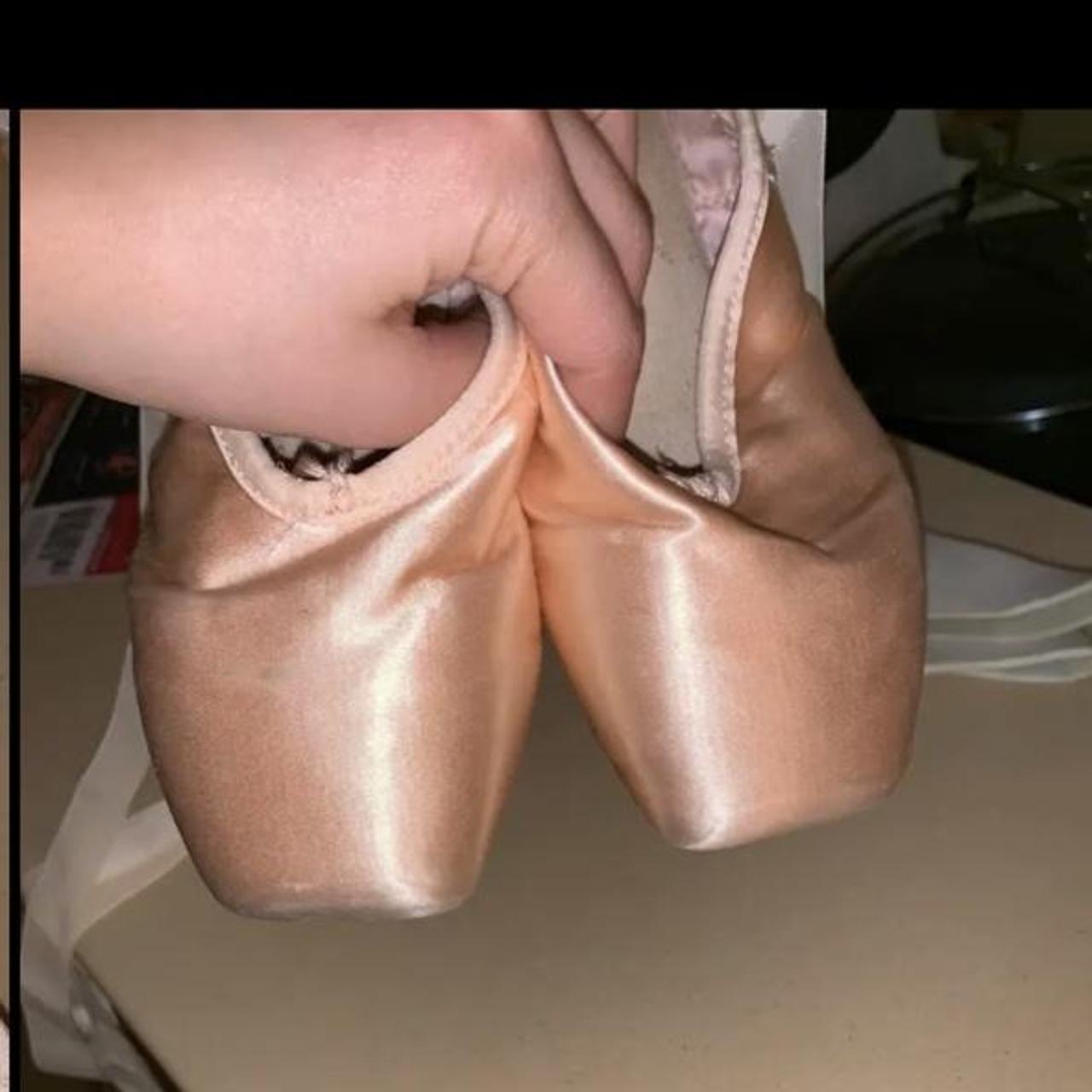 CHACOTT POINTE SHOES BALLET SHOES Size 25 D M -... - Depop
