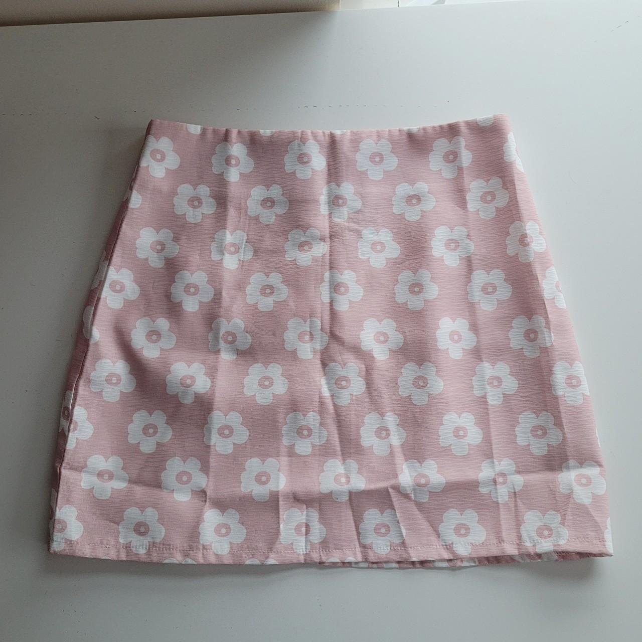 Cute flower print mini skirt in baby pink. Unworn... - Depop