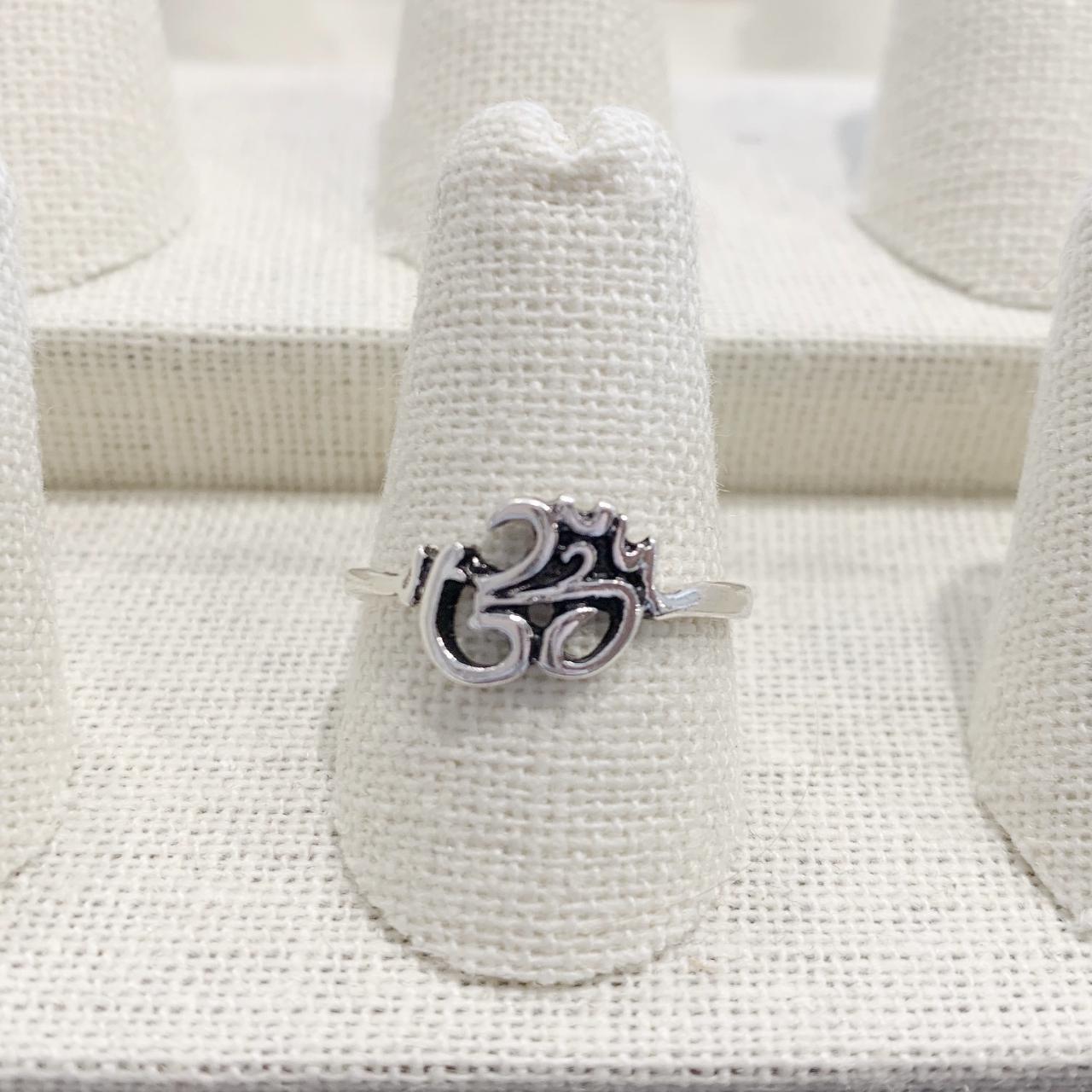 Cute simple boho engraved ring Best fits size 8 - Depop