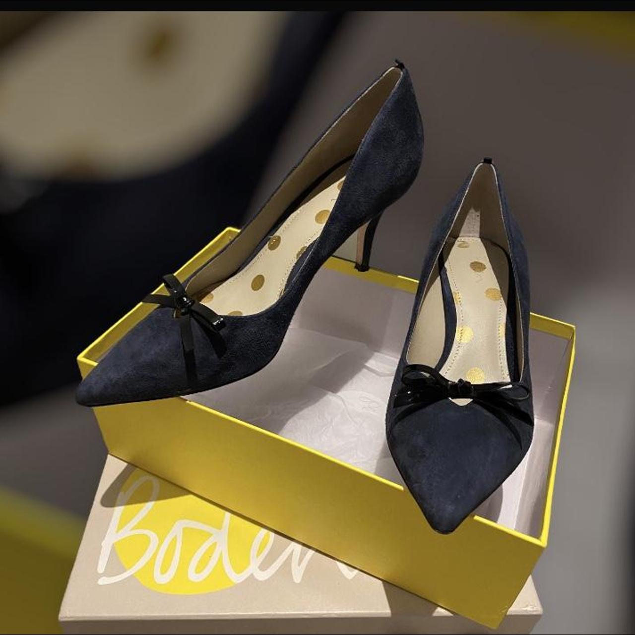 Women's Navy and Blue Courts | Depop