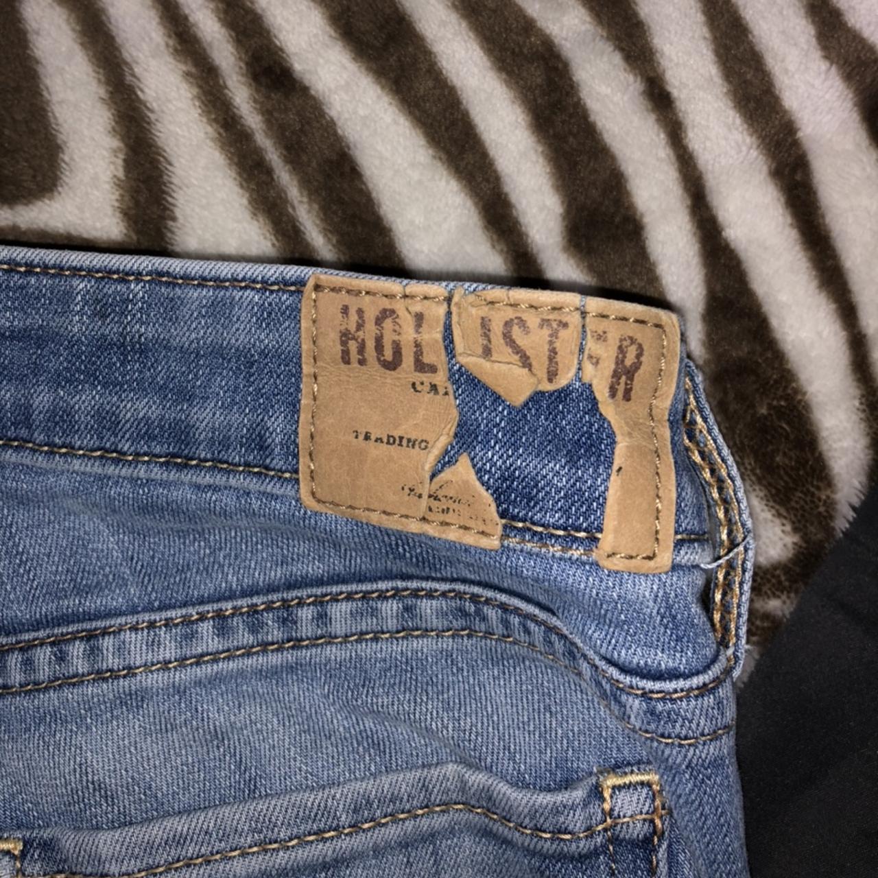 Hollister Light wash skinny jeans 🤎 Size: 0 Short 🤎... - Depop