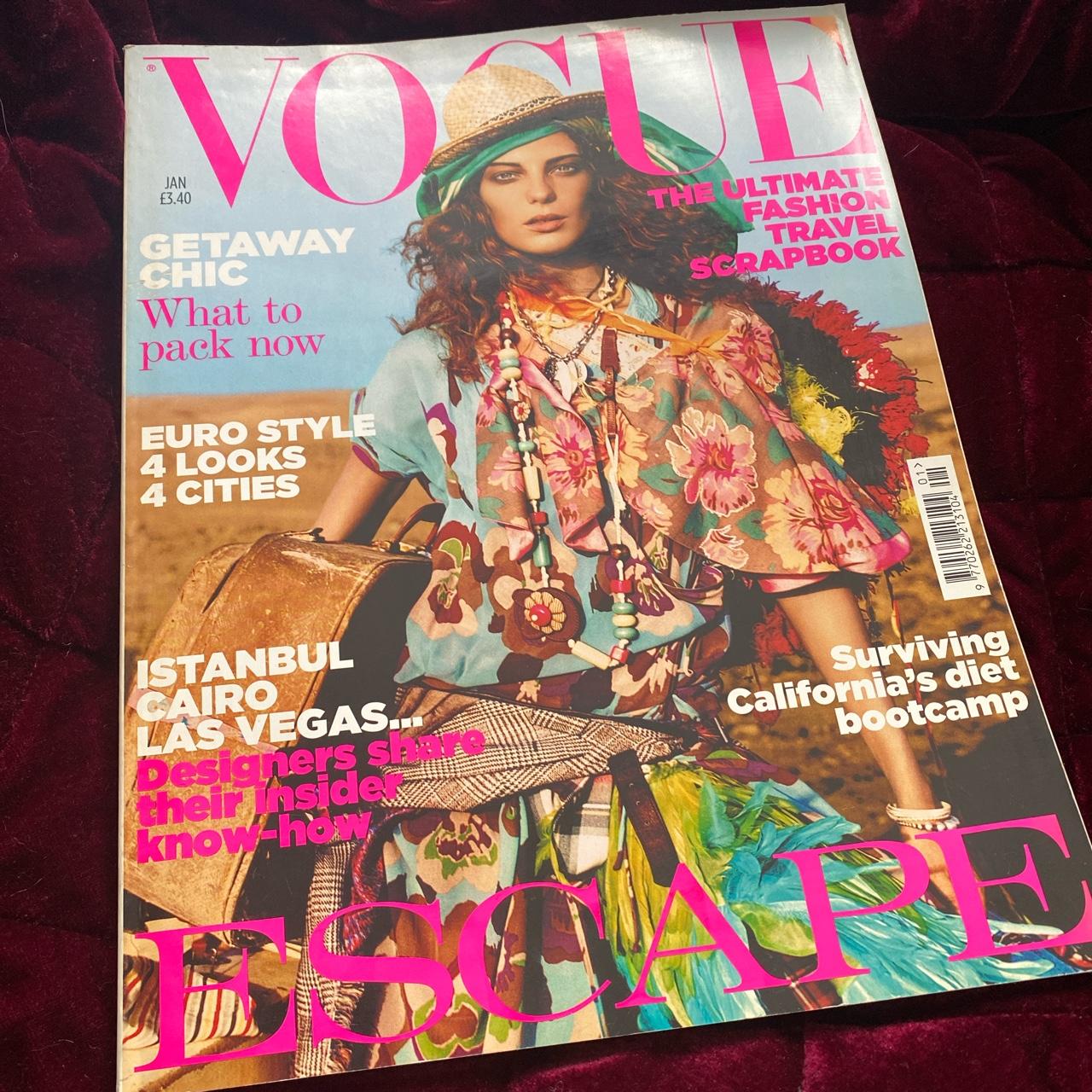 🏴󠁧󠁢󠁥󠁮󠁧󠁿🤍 British Vogue Magazine / January 2005... - Depop