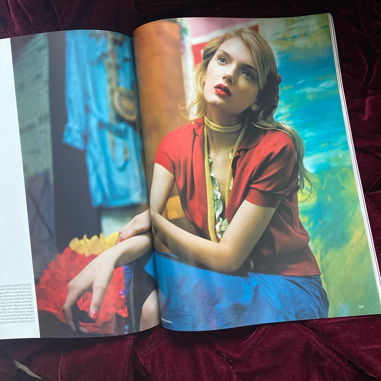 🏴󠁧󠁢󠁥󠁮󠁧󠁿🤍 British Vogue magazine February 2005... - Depop