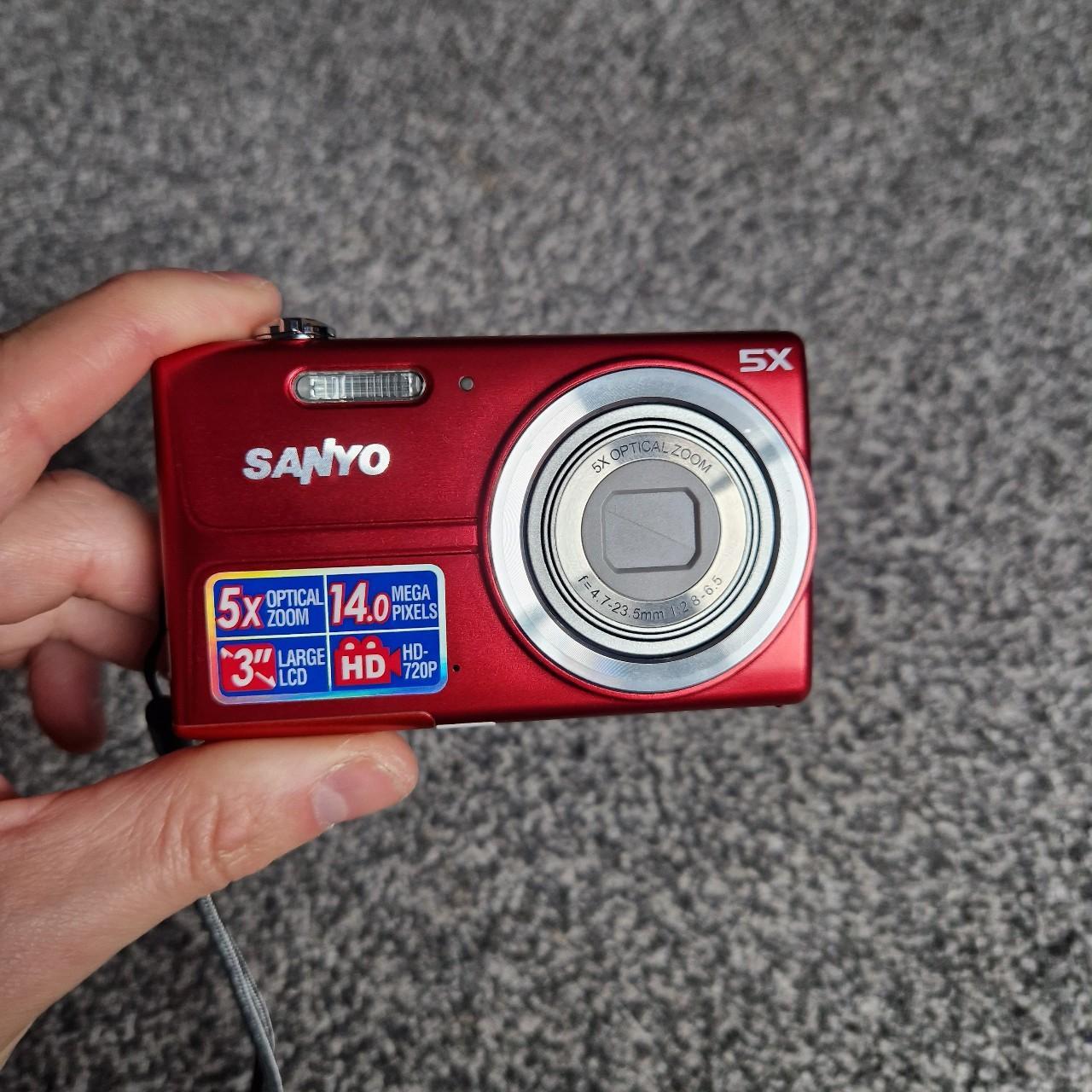Sanyo VPC-T1496 Compact Digital Camera 14mp 5x... - Depop