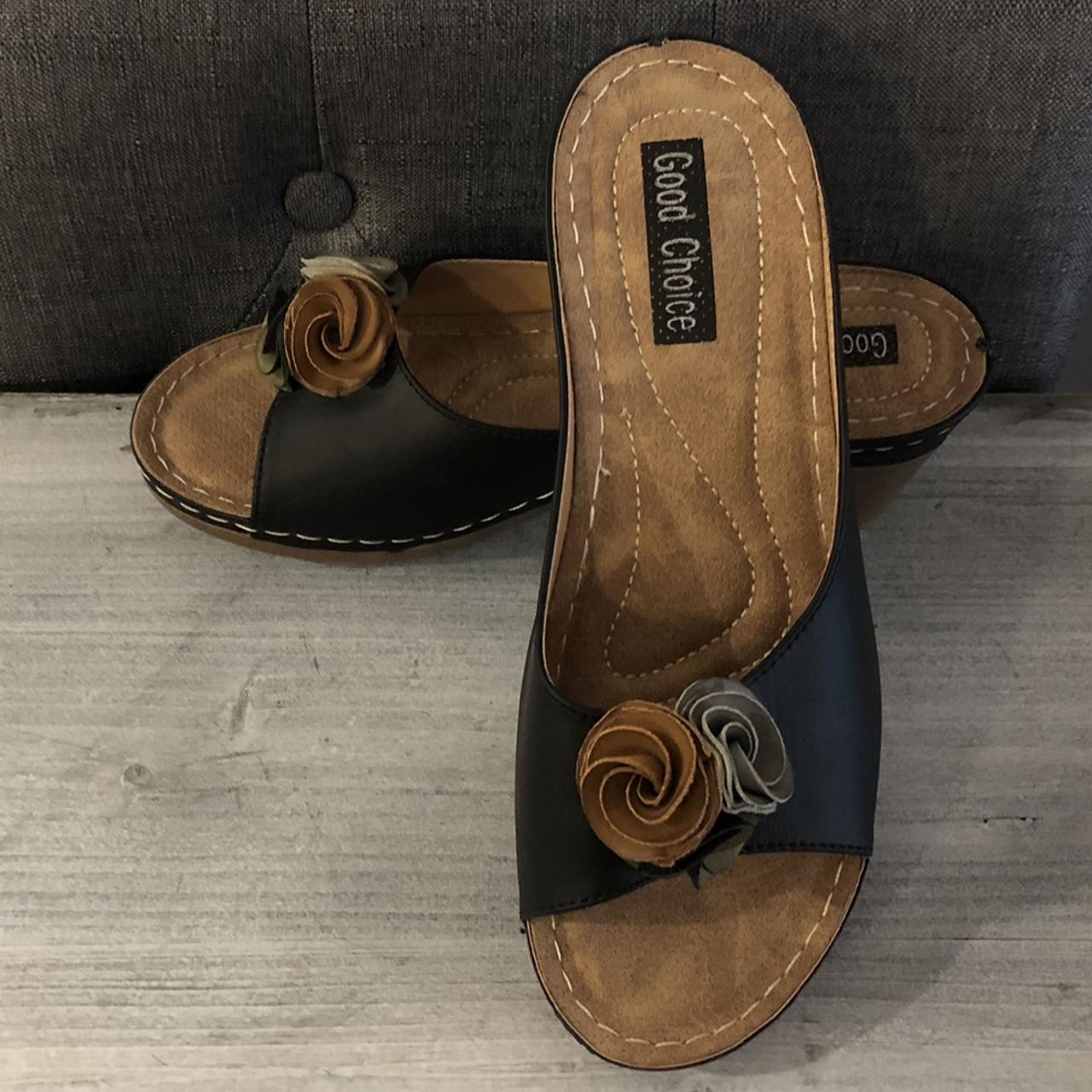 GC Shoes Women's Black and Tan Sandals | Depop
