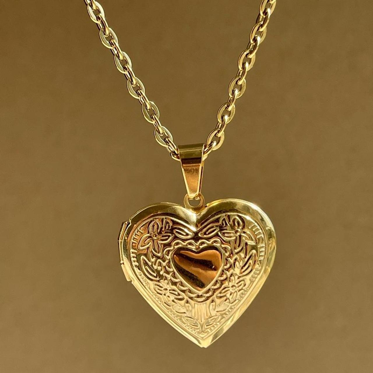 🎊🎊🎊Heart locket pendant with rolo gold chain... - Depop