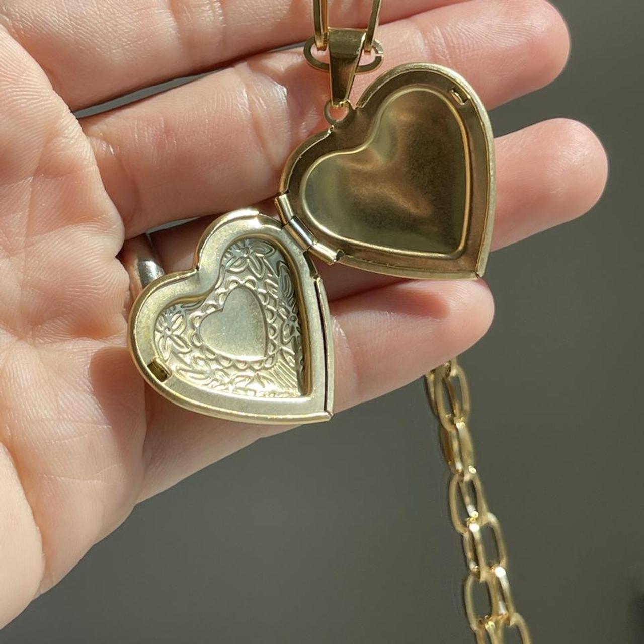 🎊🎊🎊Heart locket pendant with rolo gold chain... - Depop