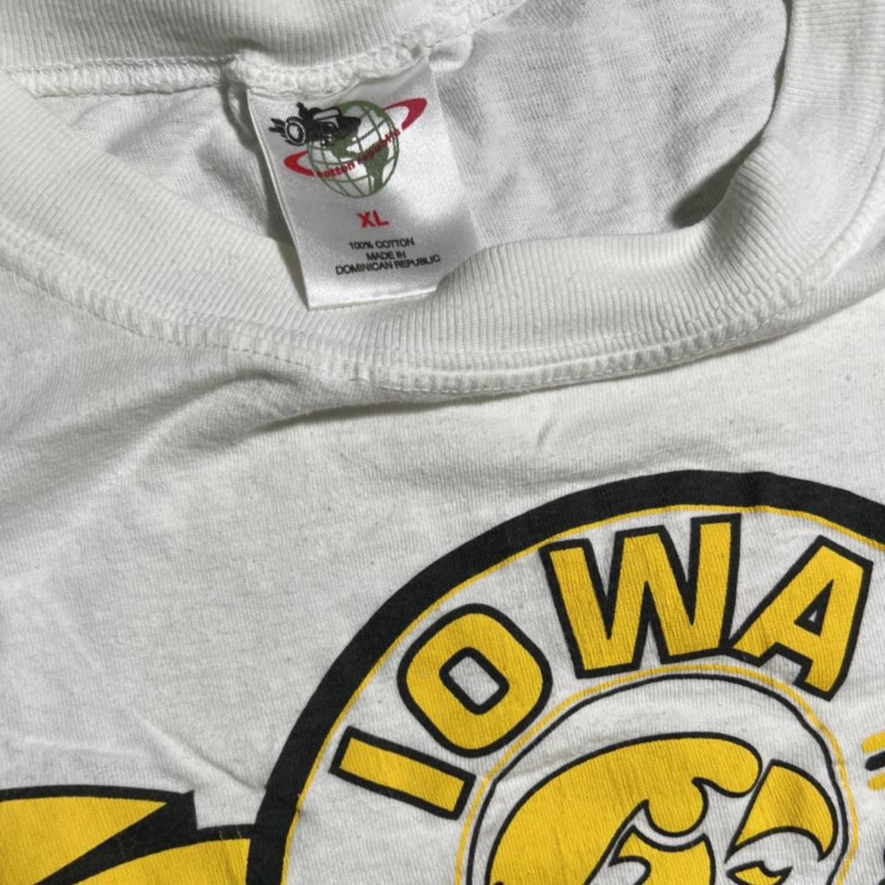 Vintage Iowa Hawkeyes t shirt Size XL measures... - Depop