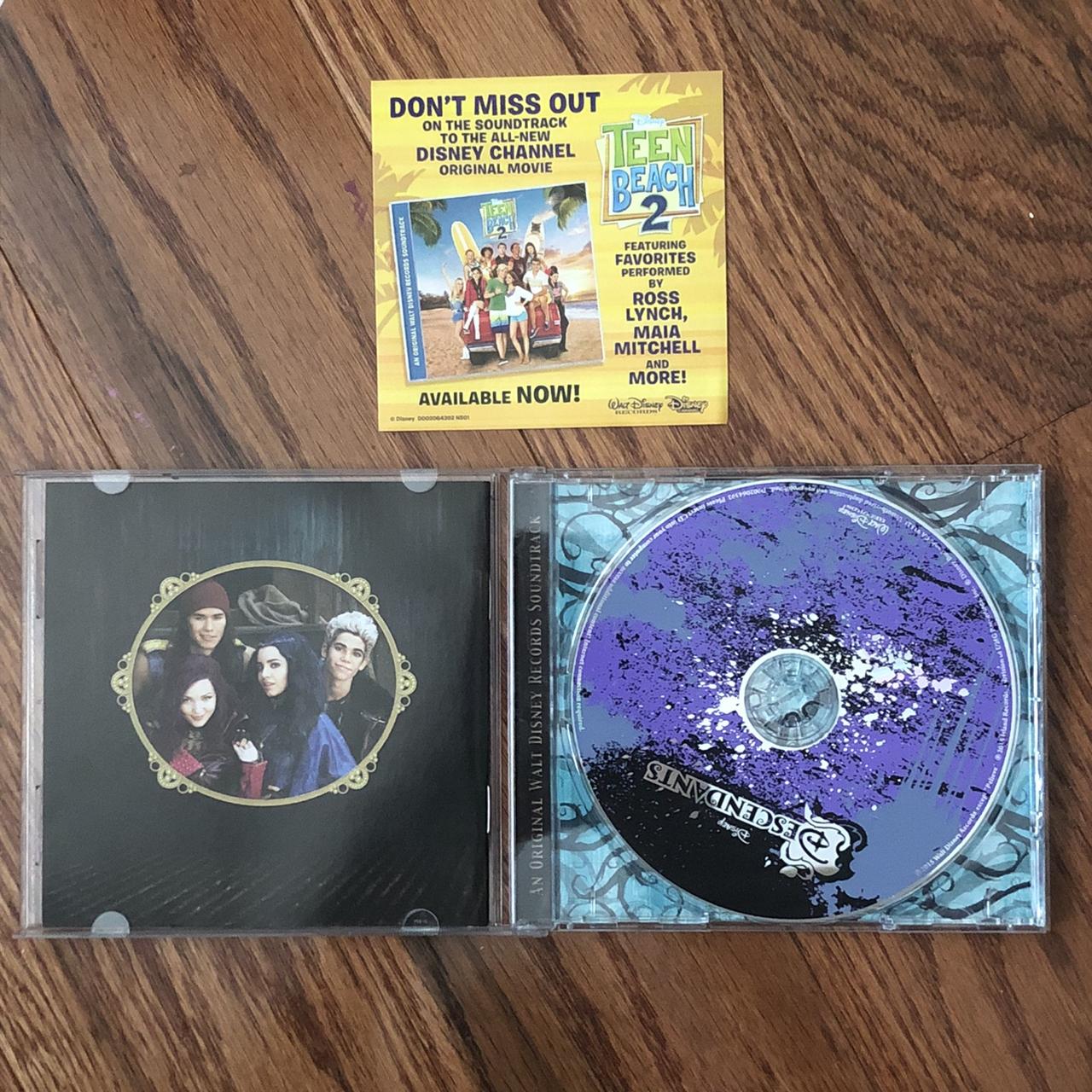 perfect condition never played descendants cd - Depop