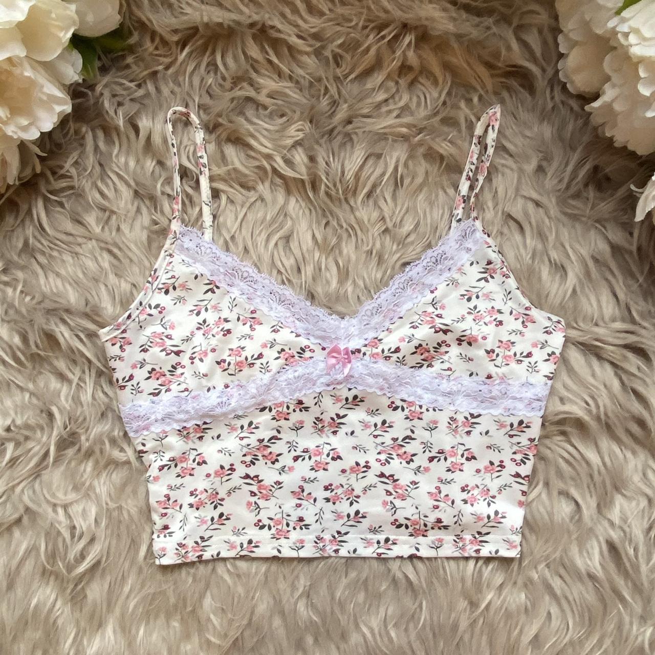 Beautiful Floral Cropped Cami 🌸 😍 Free Depop