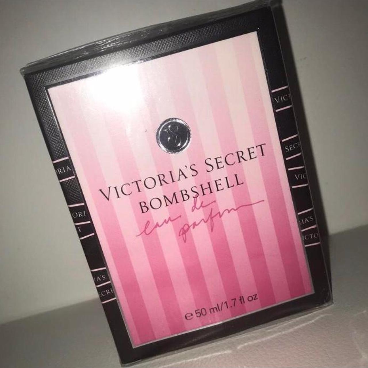 VICTORIAS SECRET BOMBSHELL EAU DE PARFUM 50ml FREE... | Depop