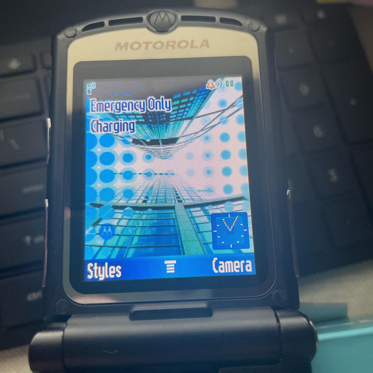 y2k motorola razr MESSAGE FOR DETAILS... - Depop